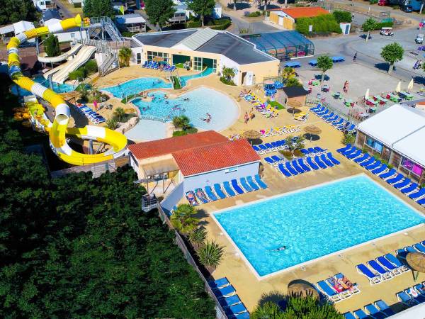 Discover the bathing area of the camping Domaine de l’Orée