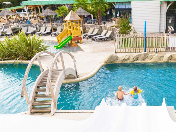 Camping La Roche Posay: bathing area with heated swimming pool ...