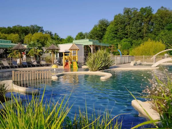 Camping La Roche Posay: bathing area with heated swimming pool ...