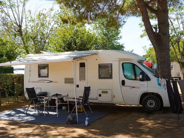 Emplacement camping 2 fleurs Beach Farret Garden - Vias Plage