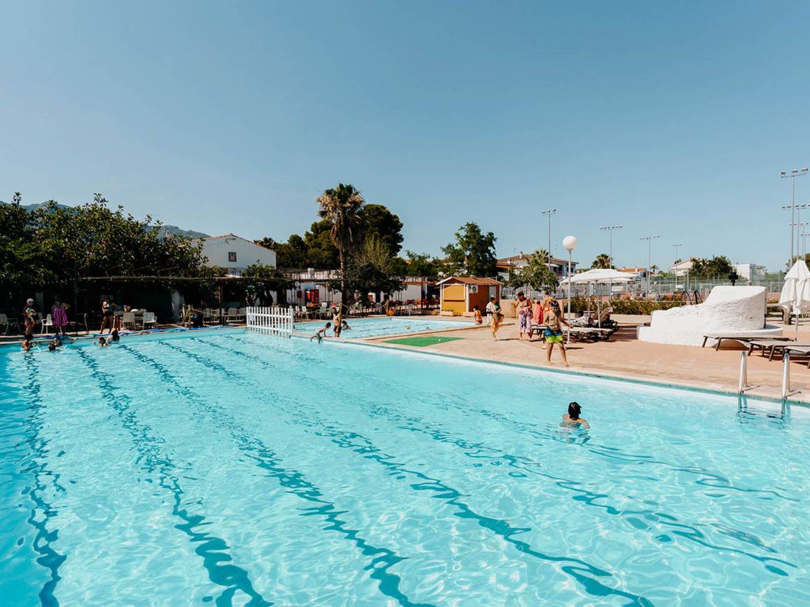 Entdecken Sie den Pool und den Wasserpark auf dem Campings Alfacs an der Costa Dorada