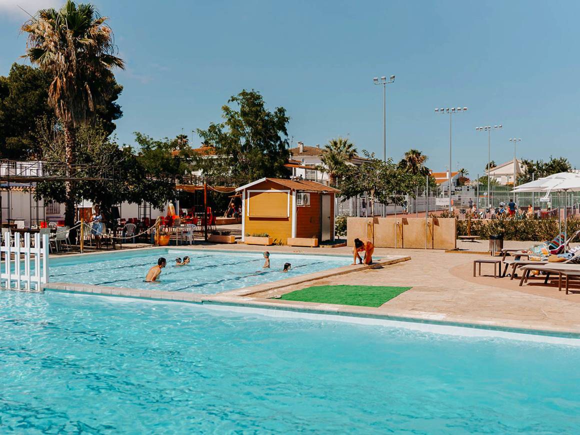 Entdecken Sie den Pool und den Wasserpark auf dem Campings Alfacs an der Costa Dorada