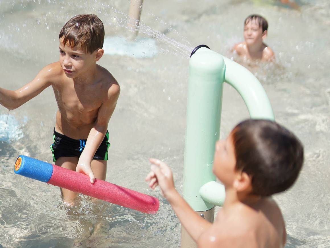 Entdecken Sie den Pool und den Wasserpark auf dem Campings Alfacs an der Costa Dorada
