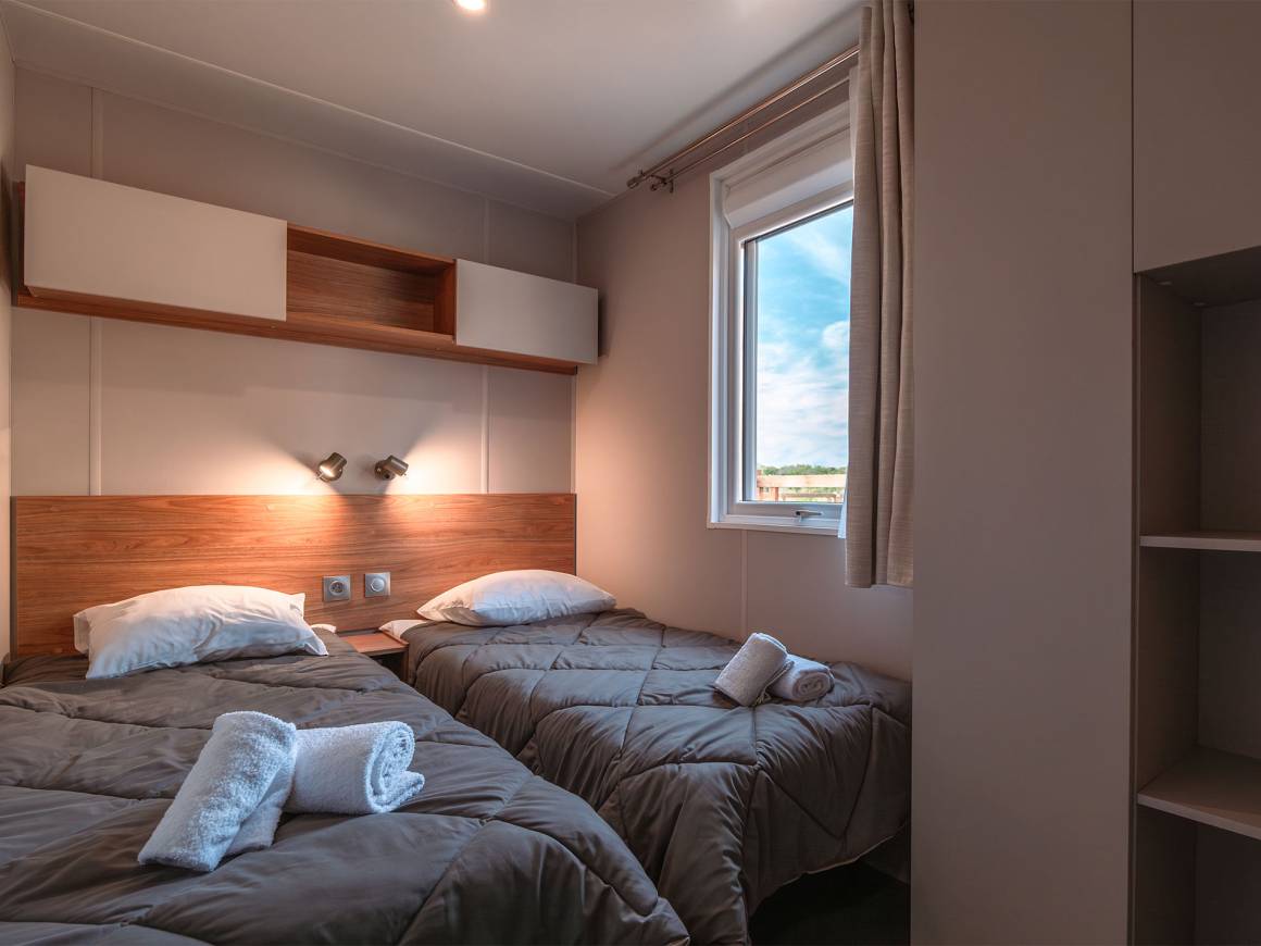 Mobil-home Le Patio 12 personnes 6 chambres avec piscine privative - Ruoms