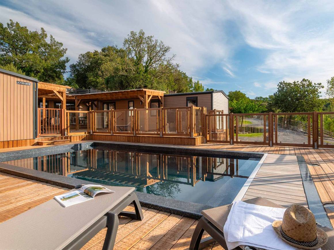 Mobil-home Le Patio 12 personnes 6 chambres avec piscine privative - Ruoms