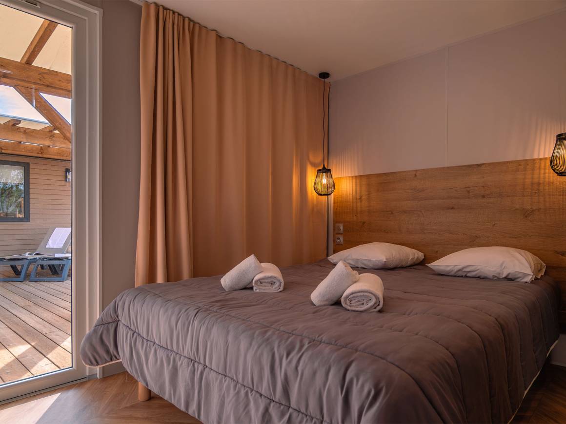 Mobil-home Le Patio 12 personnes 6 chambres avec piscine privative - Ruoms
