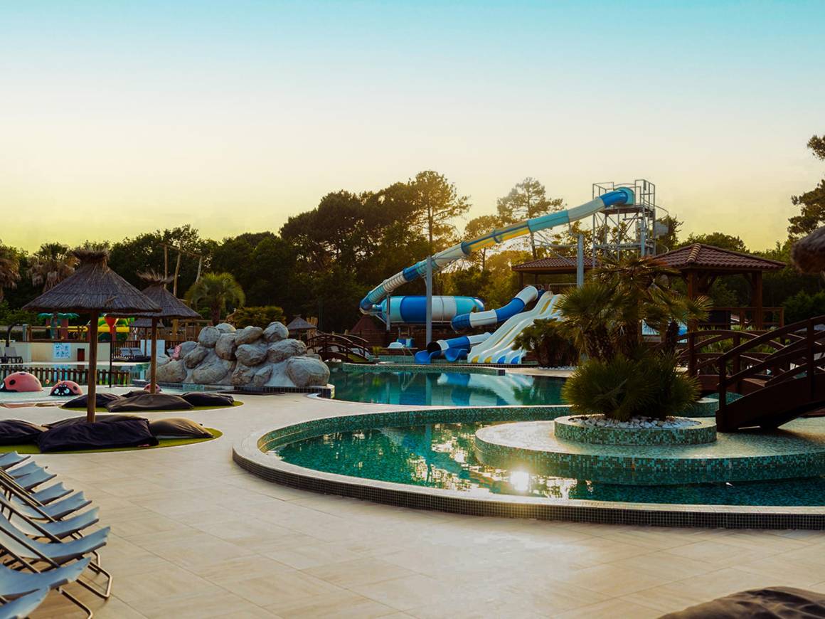 Entdecken Sie den Pool und den Wasserpark in Parentis en Born
