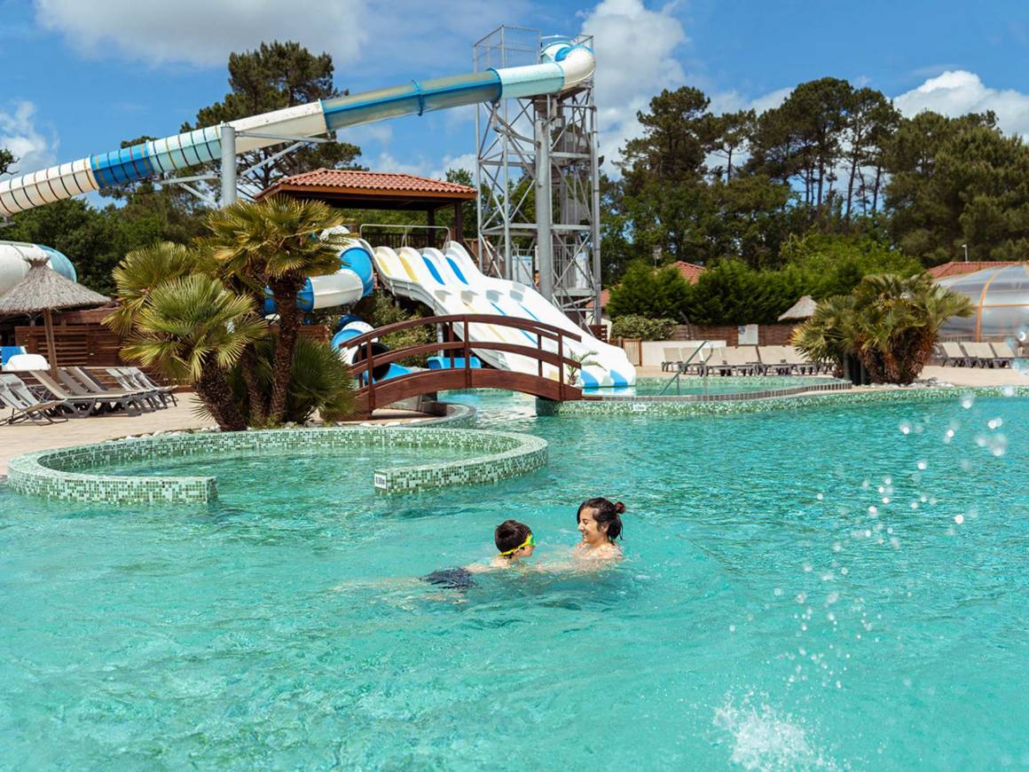 Entdecken Sie den Pool und den Wasserpark in Parentis en Born