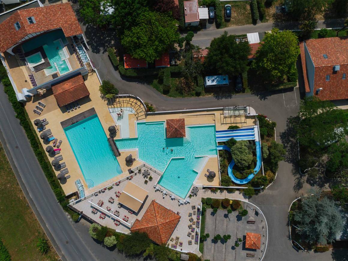 Schwimmbad, Wasserpark und Rutschen des Campingplatzes Berrua - Pays basque