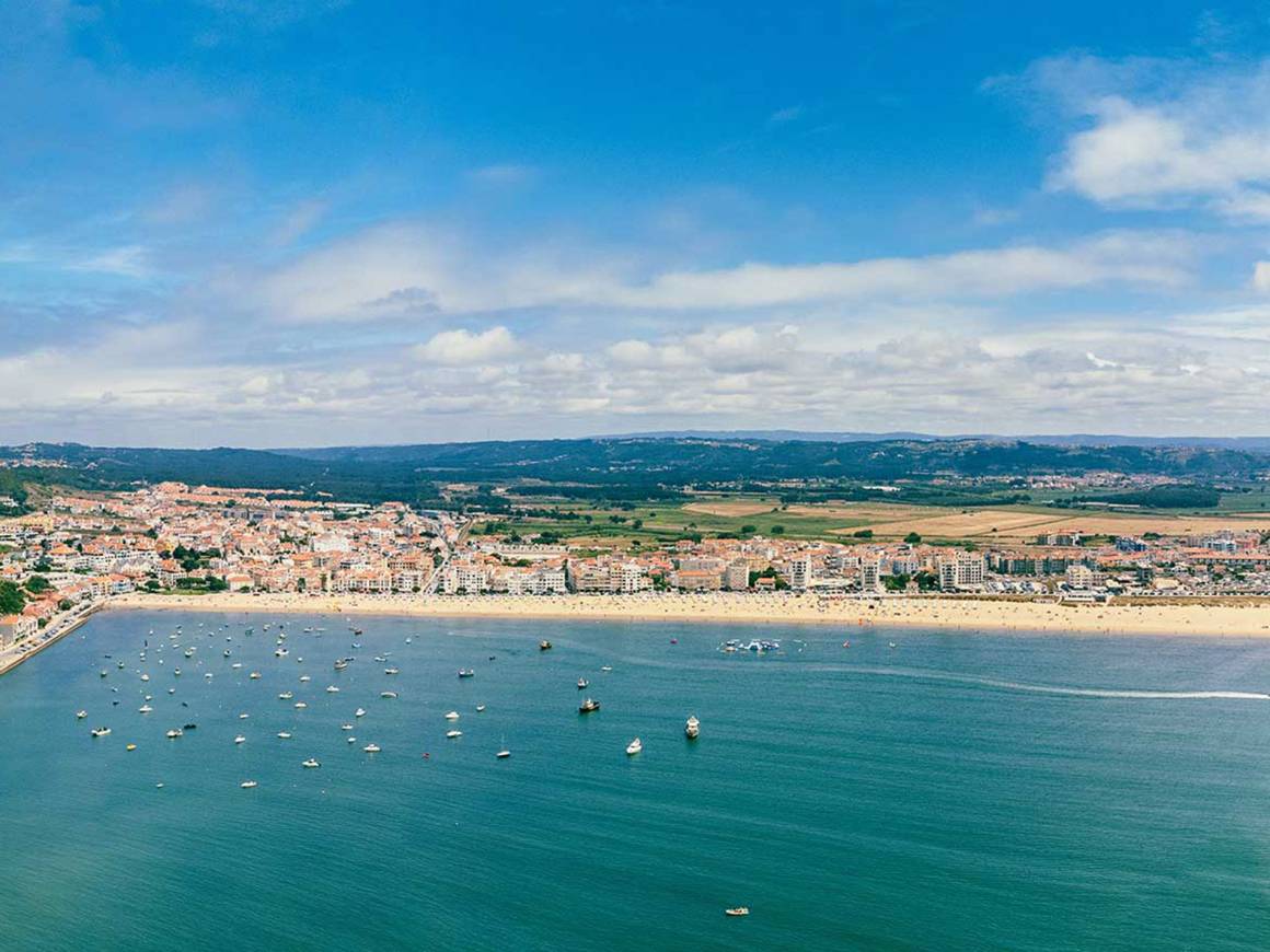 The indoor swimming pool and water park at the Colina do Sol campsite ...