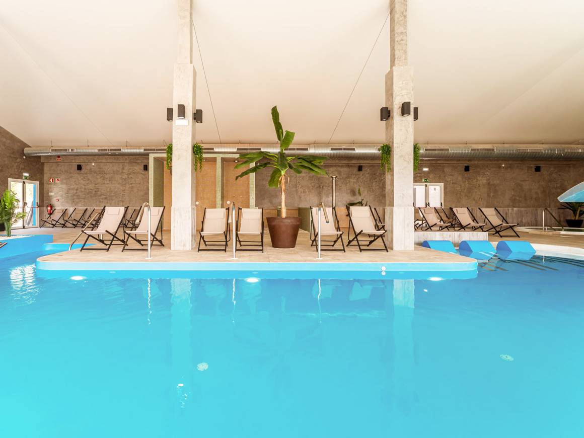 The indoor swimming pool and water park at the Colina do Sol campsite ...
