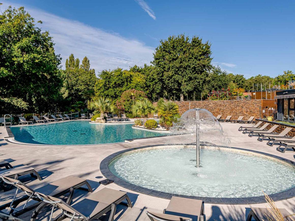 Discover the bathing area at the Domaine Les Oréades campsite