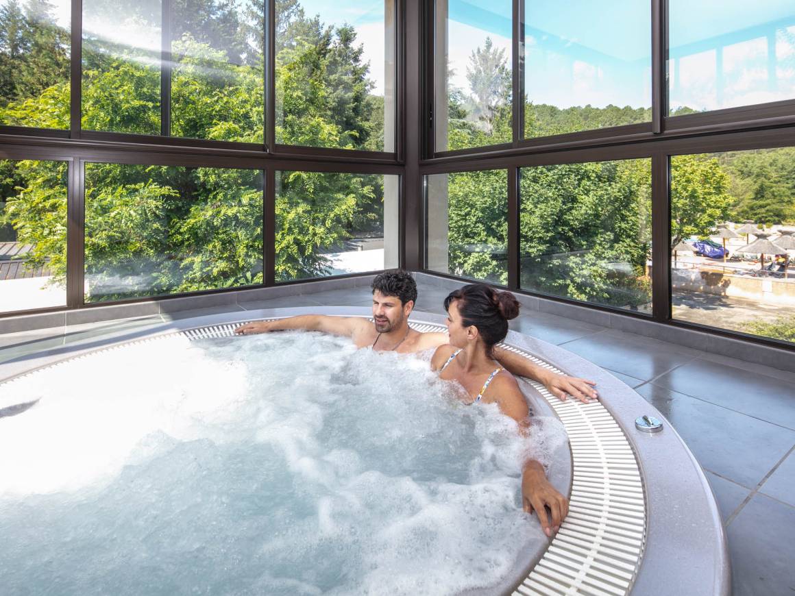 Découvrez le Spa et Balnéo du camping Domaine Les Ranchisses en Ardèche