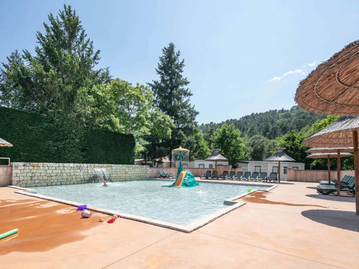 Scopri lo spazio balneazione del camping Domaine Les Ranchisses