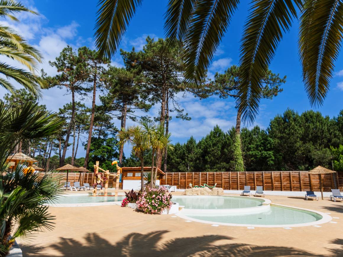 Discover the water park and swimming pool at Eurosol campsite in the Landes