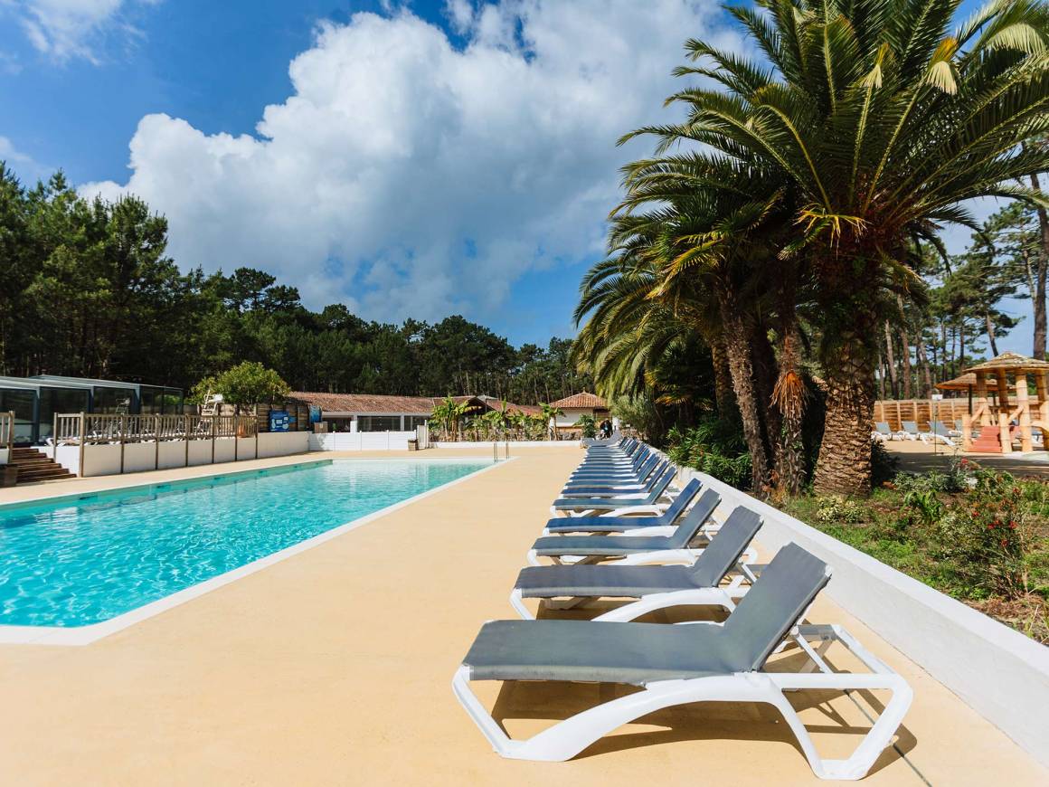Discover the water park and swimming pool at Eurosol campsite in the Landes