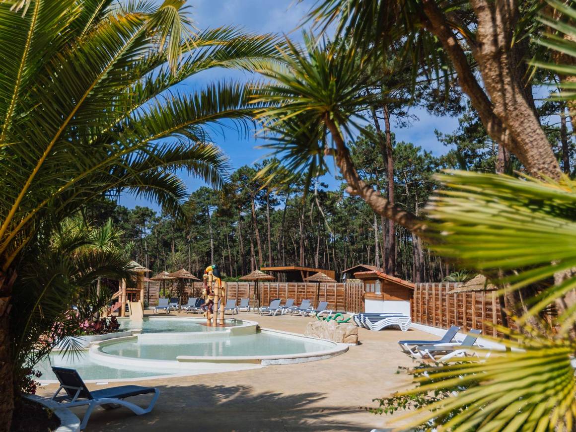 Discover the water park and swimming pool at Eurosol campsite in the Landes