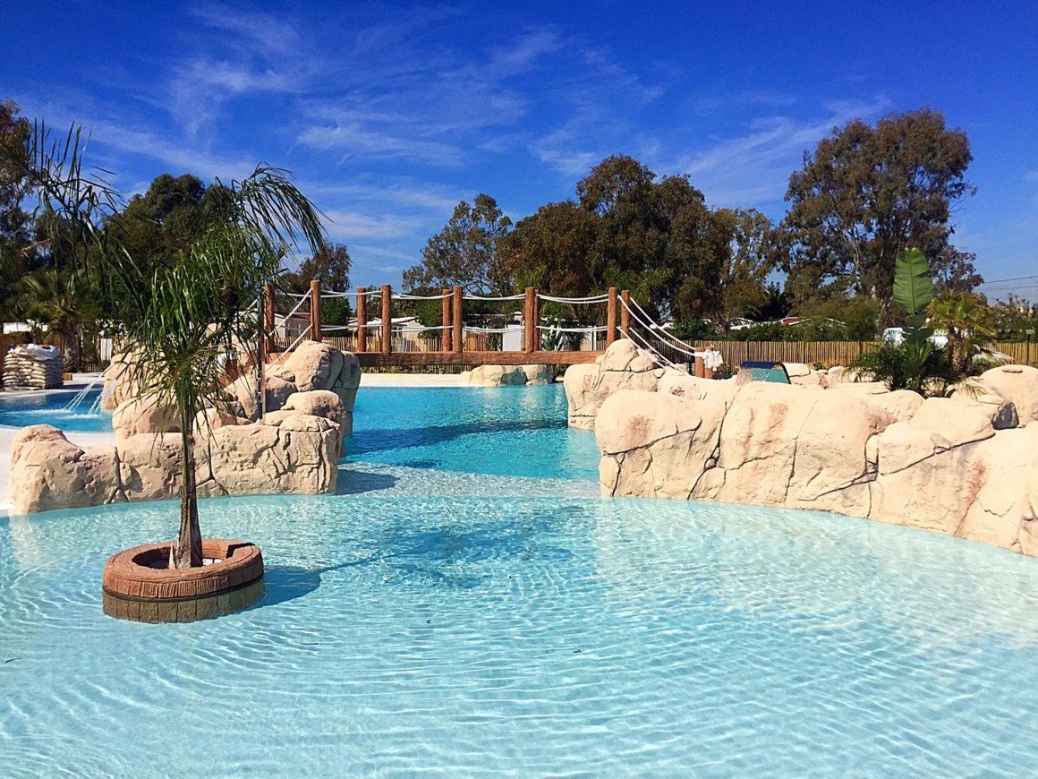Piscine couverte et lagon du camping Gavina à Creixell sur la Costa Dorada