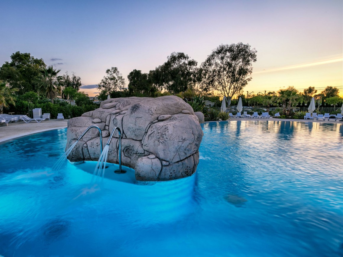 Piscine couverte et lagon du camping Gavina à Creixell sur la Costa Dorada