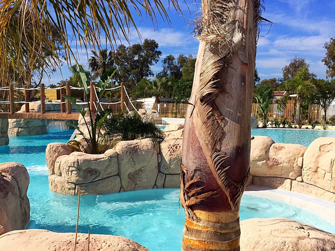 Piscine couverte et lagon du camping Gavina à Creixell sur la Costa Dorada