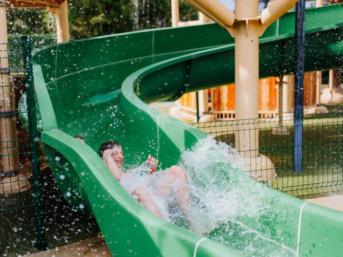 Découvrez l’espace baignade du camping Holiday Green, à Fréjus
