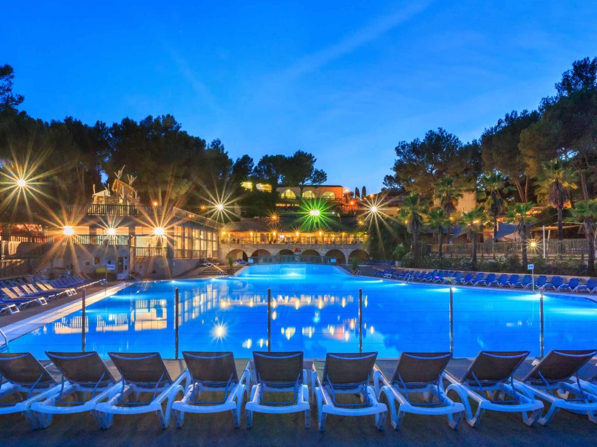 Ontdek het zwemparadijs van camping Holiday Green in Fréjus