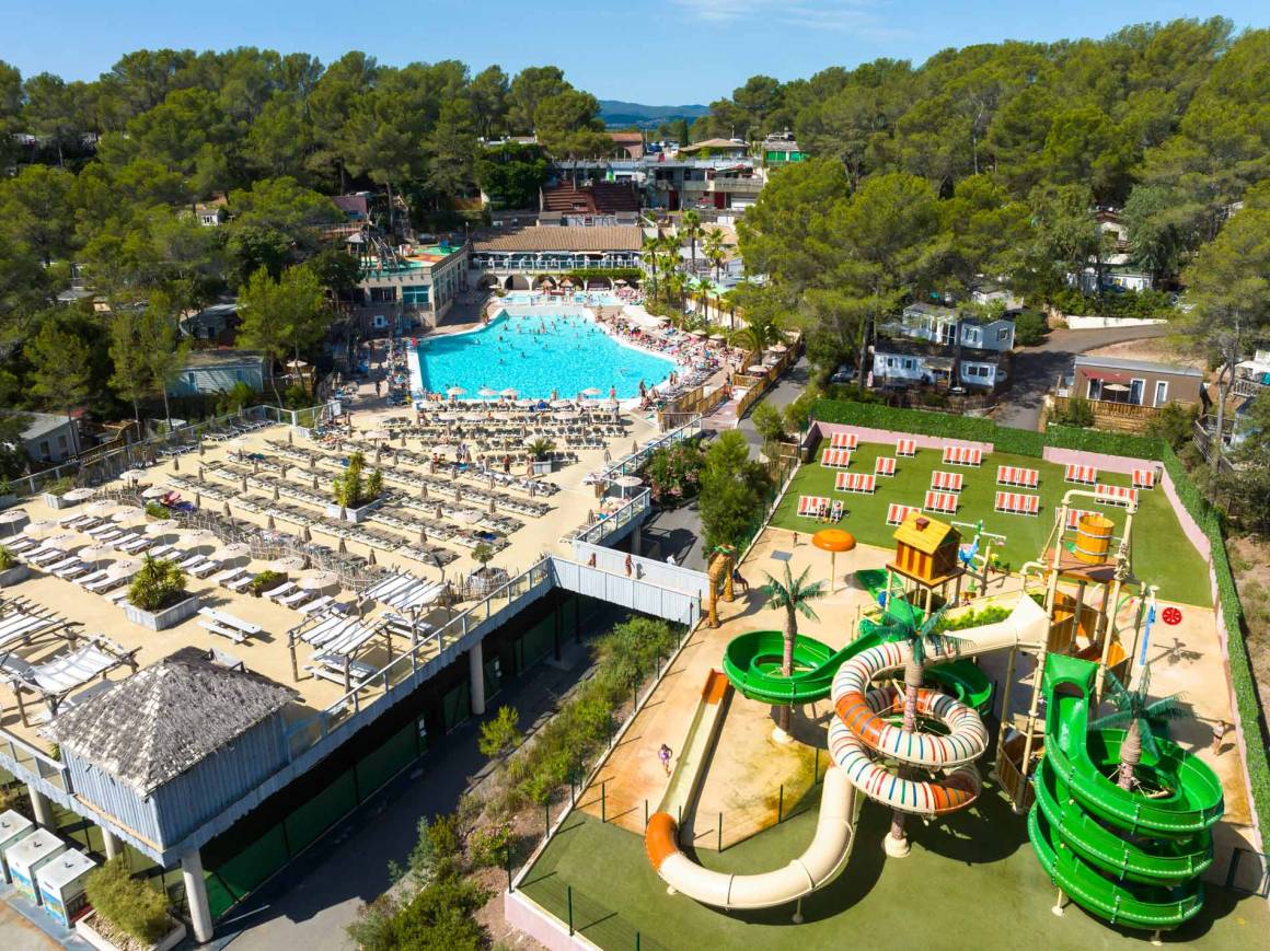 Ontdek het zwemparadijs van camping Holiday Green in Fréjus