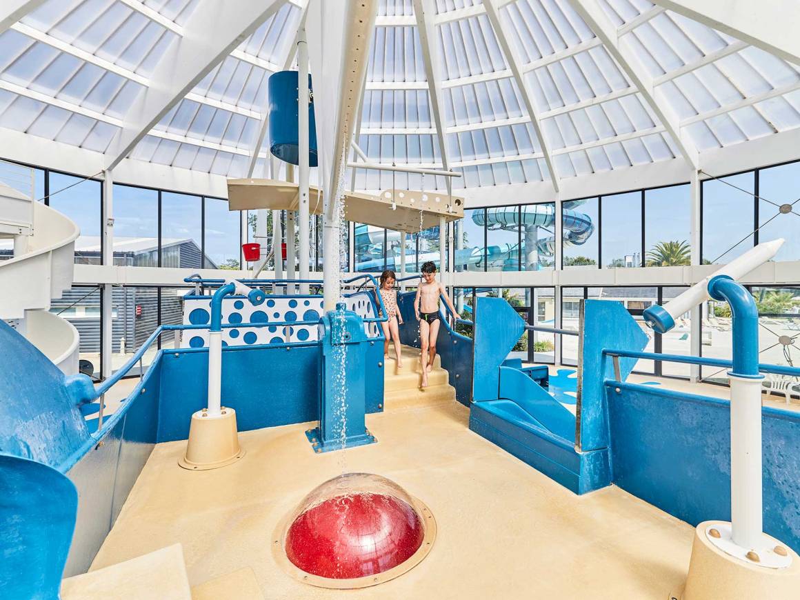 Water park in Fouesnant: heated pool at L'Atlantique campsite