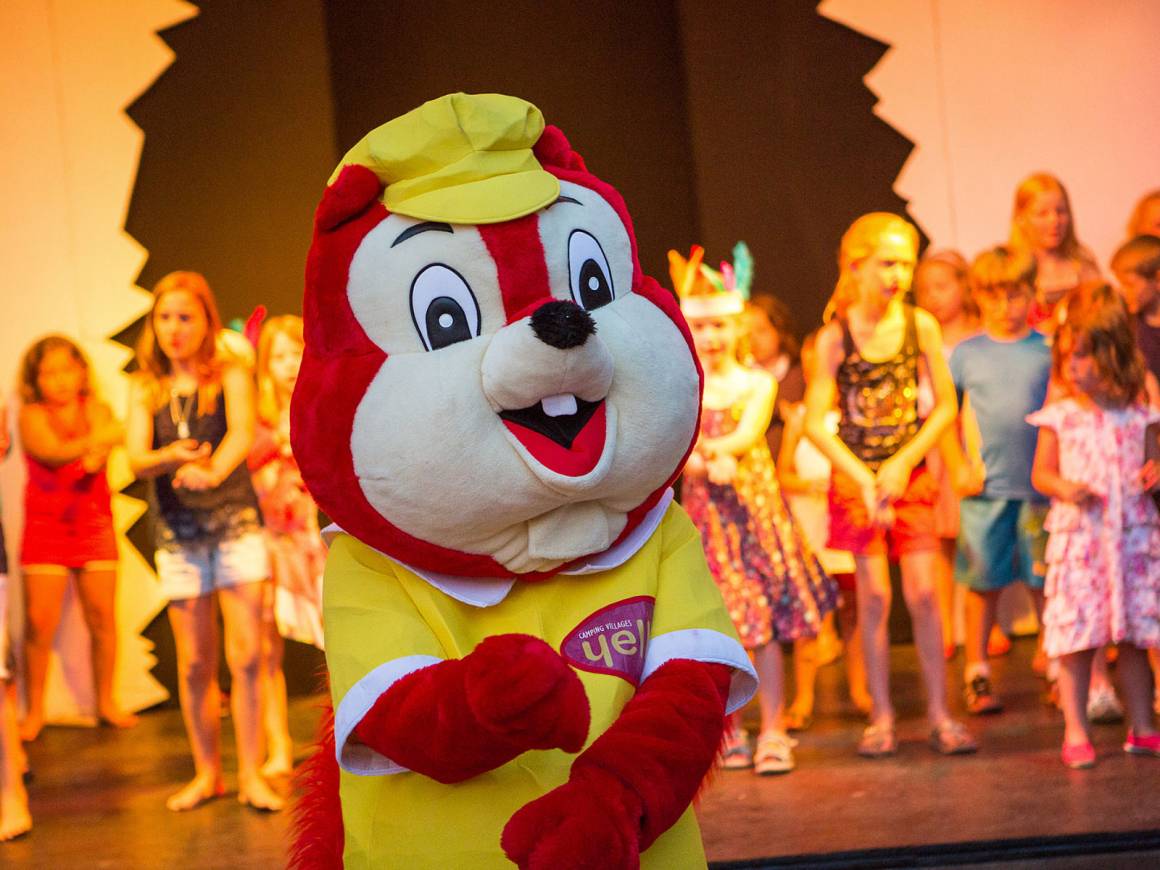 Club enfants, club ados et activités au Yelloh! Village L'Oasis ...