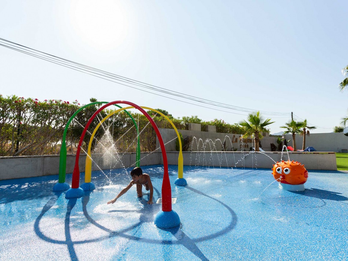 Discover the swimming pool at the camping La Marende in Argelès sur Mer