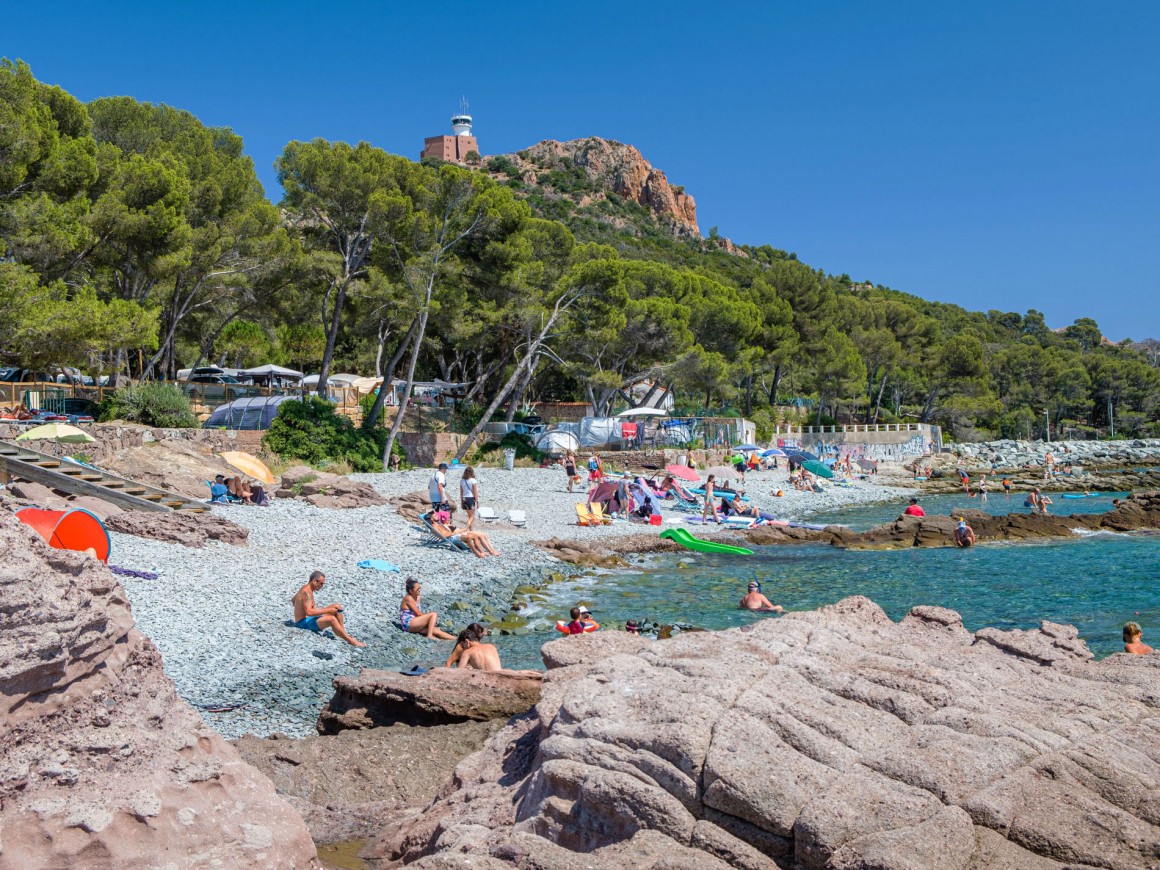 Découvrez l’espace baignade du camping La Plage du Dramont