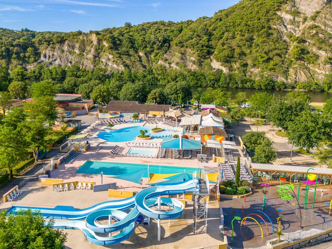 Piscine, toboggans et parc aquatique en Ardèche - La Plage Fleurie