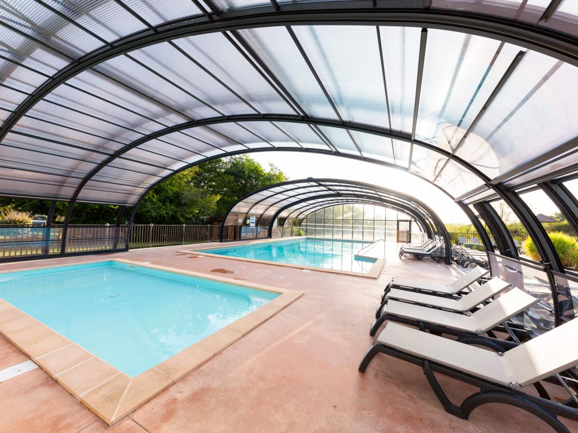 Camping La Roche Posay : espace baignade avec piscine chauffée ...