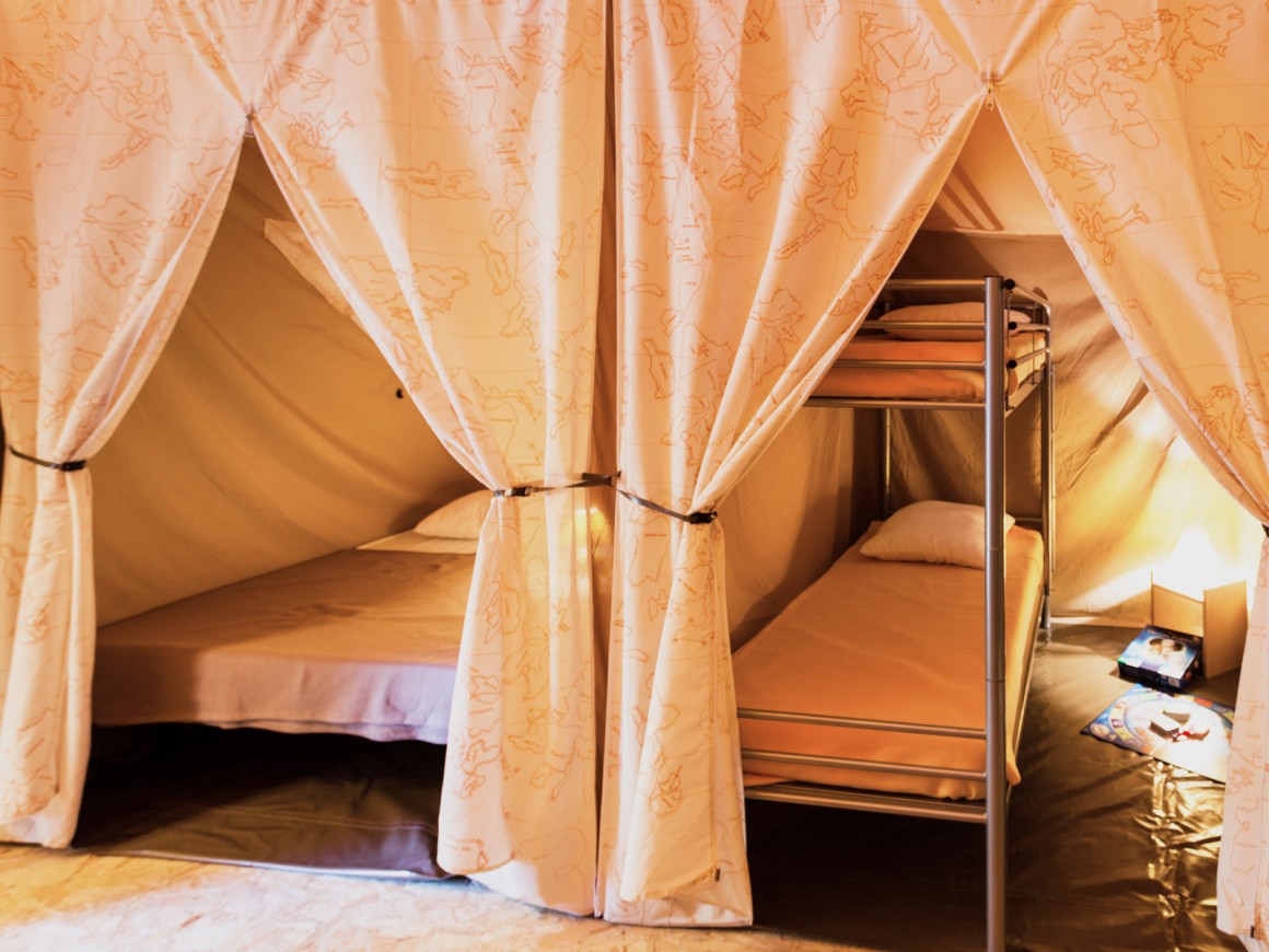 Tenda arredata Lodge 4 persone 2 camere 2 fiori (su palafitte) - Coly ...