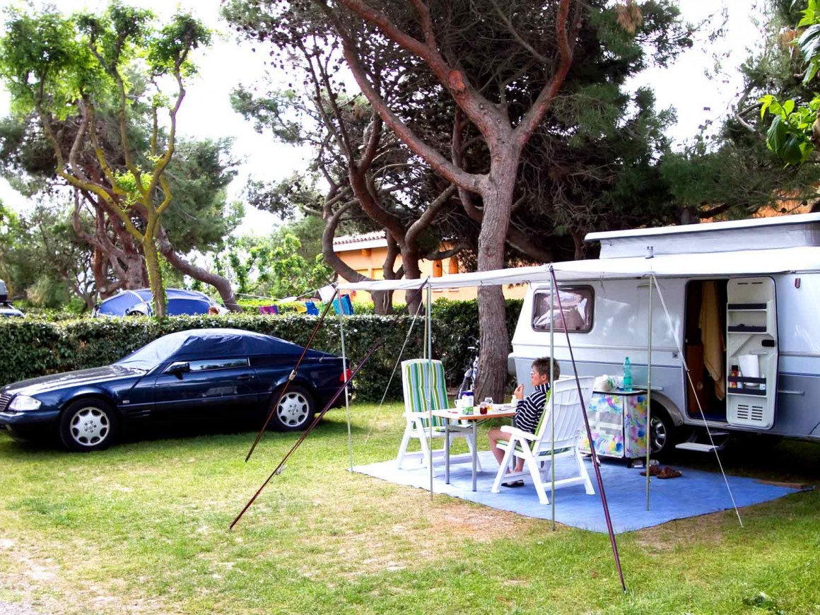Emplacement camping 3 fleurs à - de 200m de la plage - Canet-Plage-en ...
