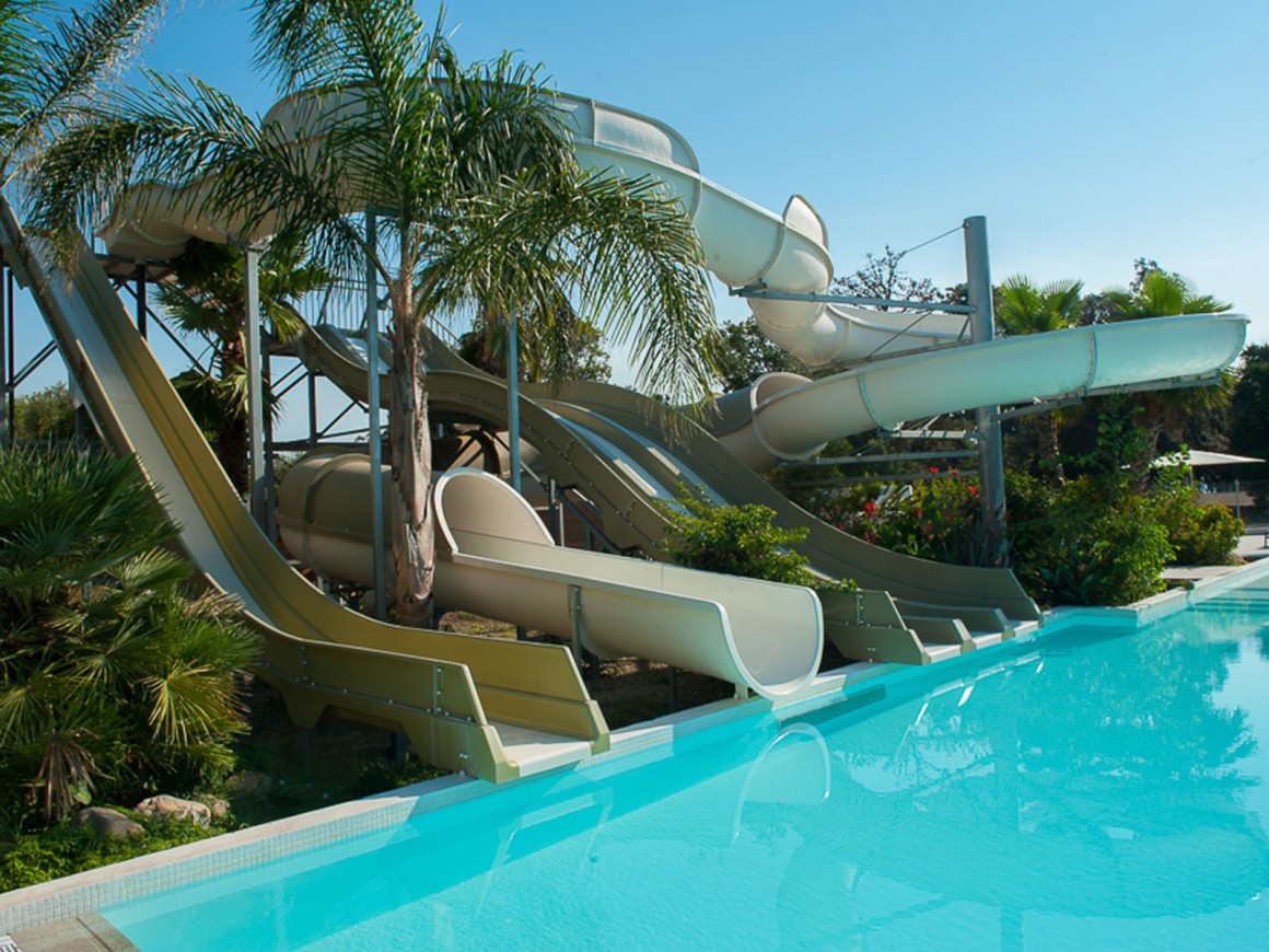 Camping le Campoloro in Corsica: bathing in the swimming pool or at the ...