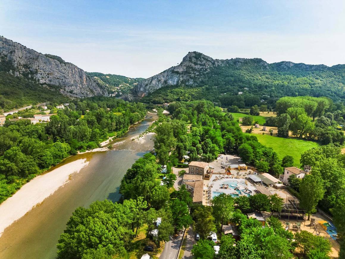 Erkunden Sie den Badebereich im Camping Le Castel Rose