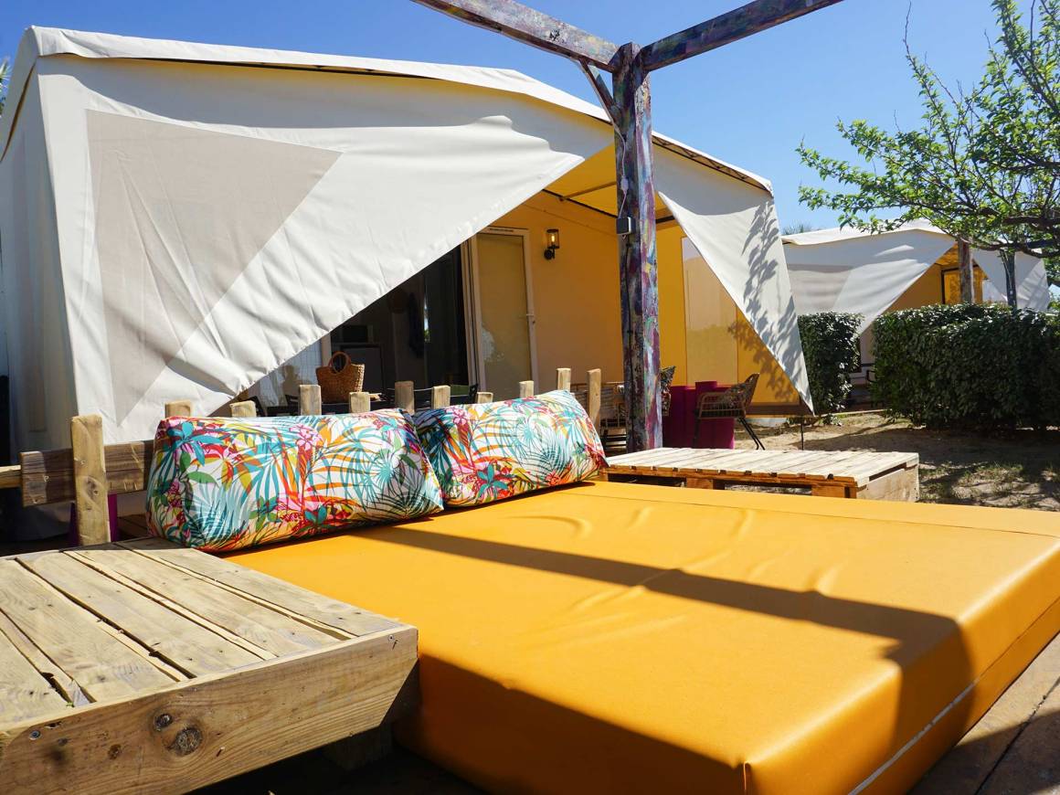 Gemeubileerde tent Happy 2/4 personen 1 Kamer met airconditioning 3 ...