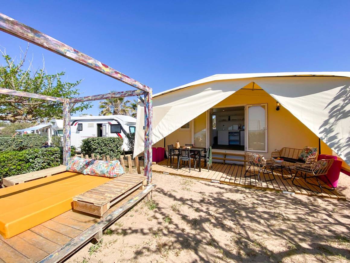 Gemeubileerde tent Happy 2/4 personen 1 Kamer met airconditioning 3 ...