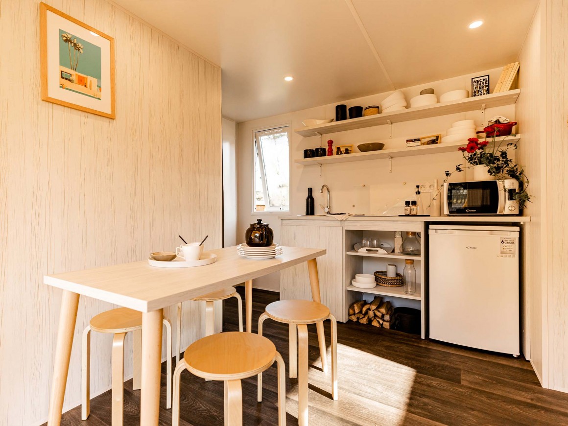 Tente meublée Happy 2/4 personnes 1 chambre 1 salle de bain climatisé(e ...