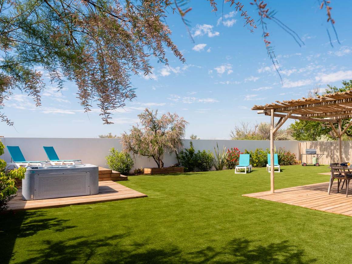 Apartment Mas Julia 6 people 3 bedrooms air-conditioned Premium Garden ...