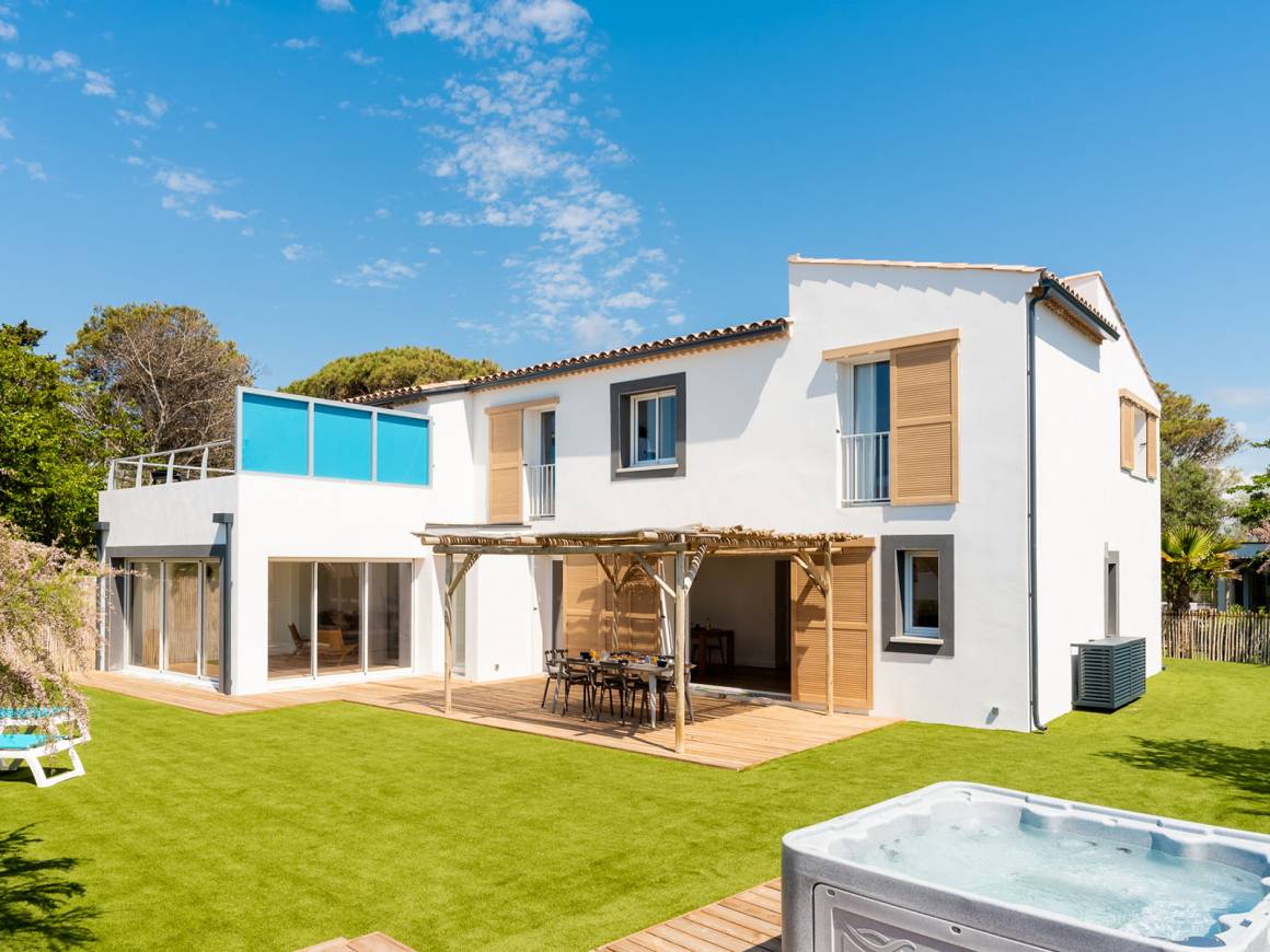 Apartment Mas Julia 6 people 3 bedrooms air-conditioned Premium Garden ...