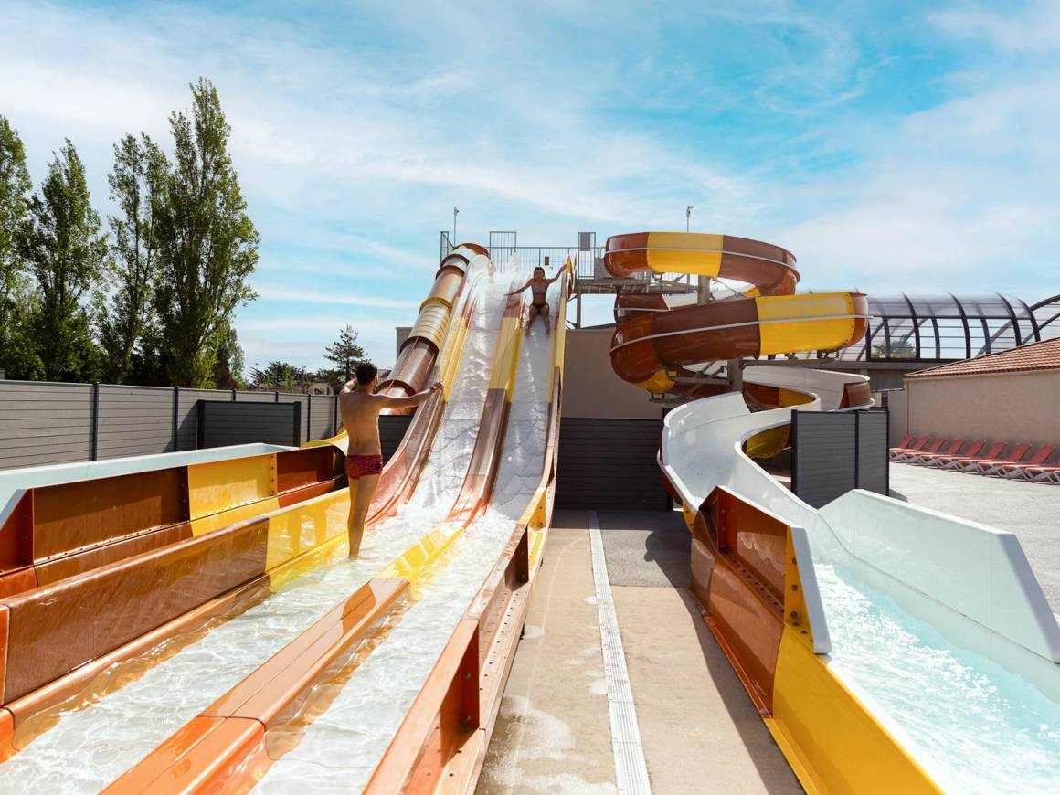 Un espace aquatique pour toute la famille au Yelloh! Village Le Jard