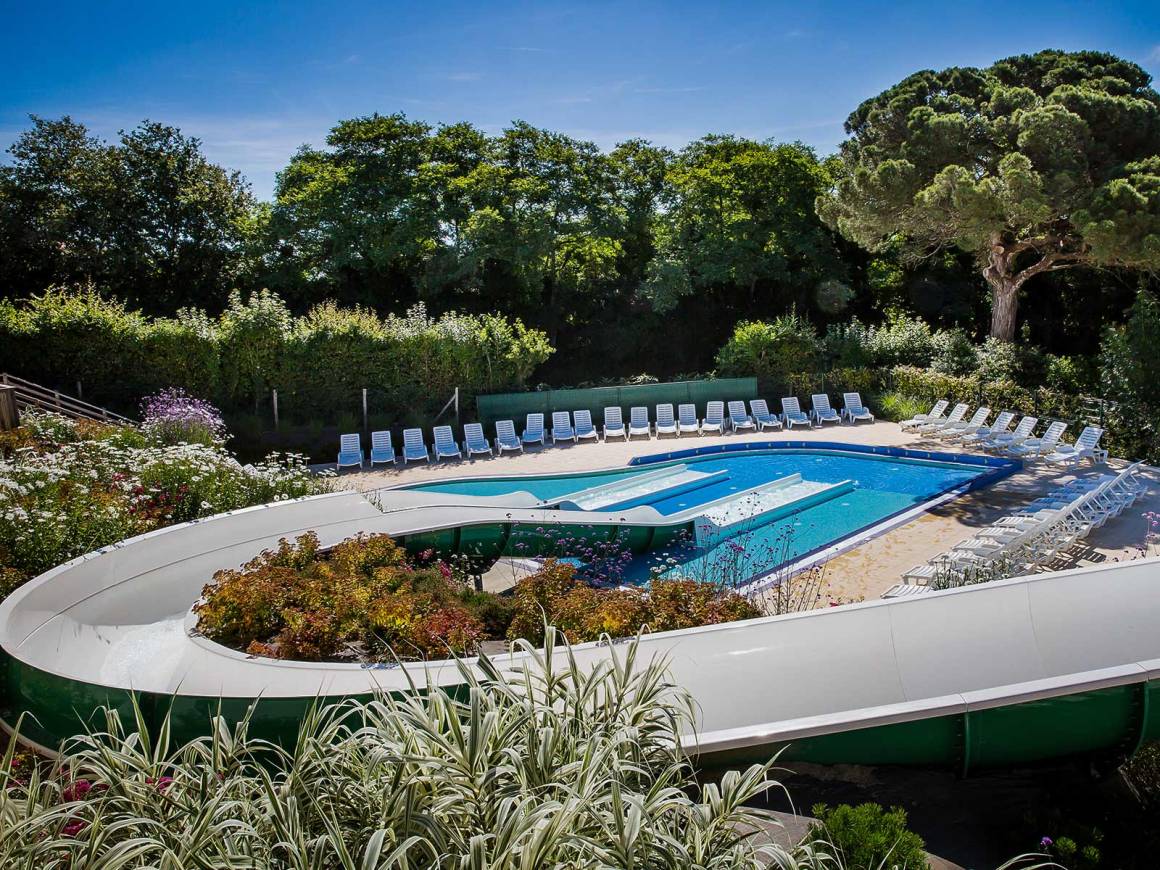 Camping Pays de la Loire Le Pin Parasol ***** La Chapelle Hermier ...