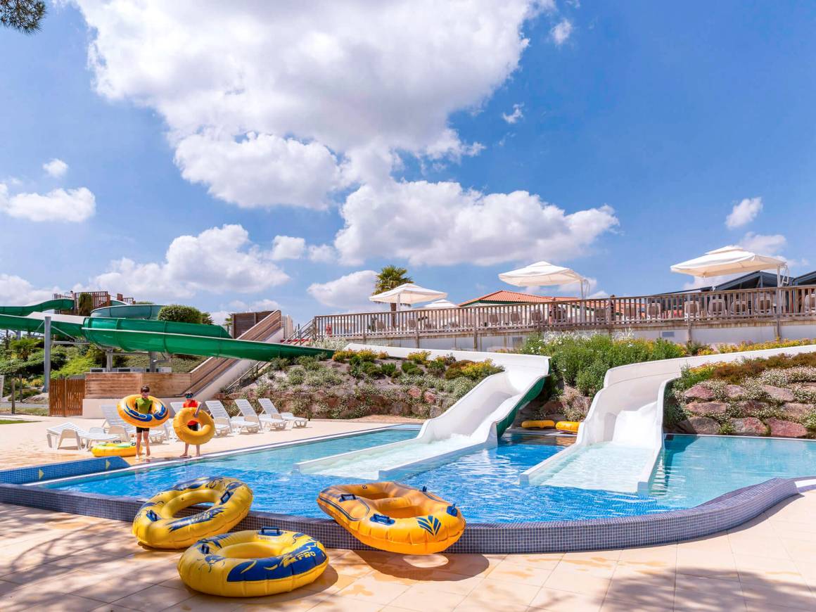 Camping Pays de la Loire Le Pin Parasol ***** La Chapelle Hermier ...