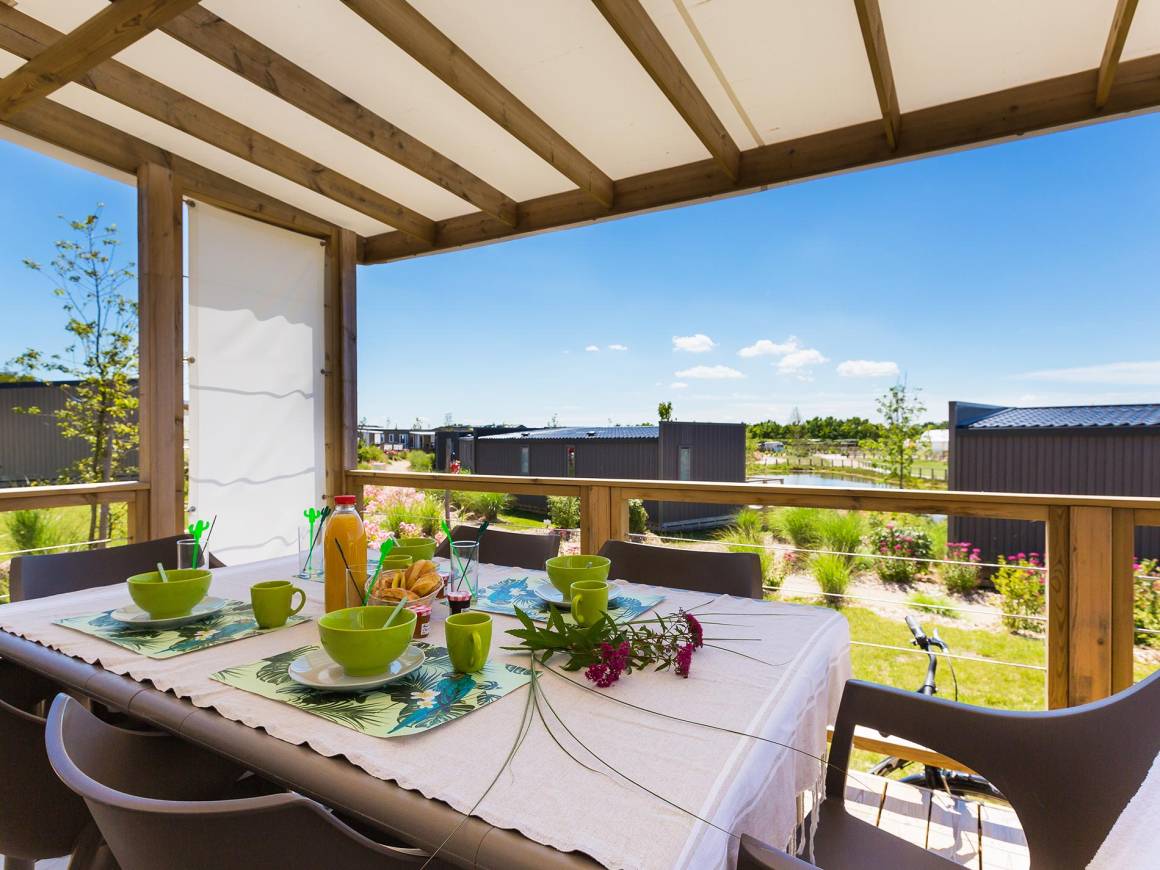 Camping Pays de la Loire Le Pin Parasol ***** La Chapelle Hermier ...