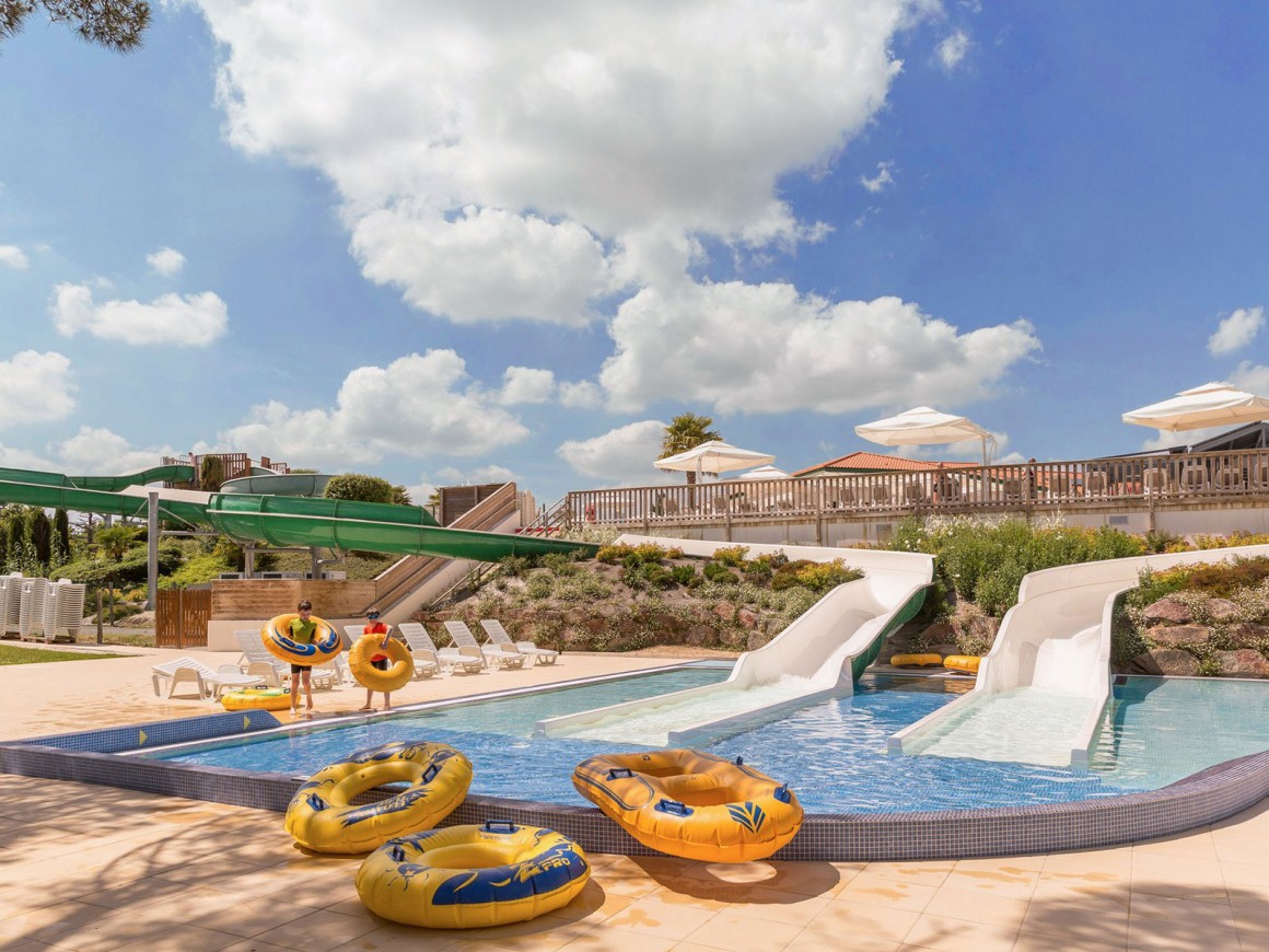 Discover the aquatic park of the camping Le Pin Parasol