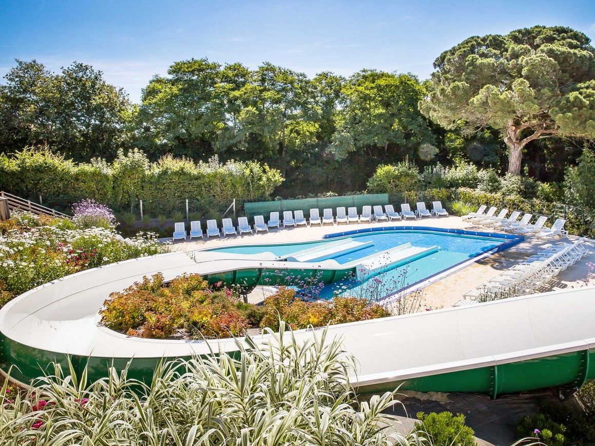 Découvrez le parc aquatique du camping Le Pin Parasol