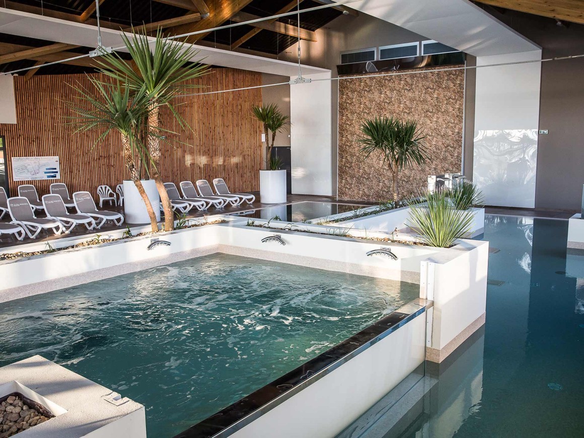 Discover the aquatic park of the camping Le Pin Parasol