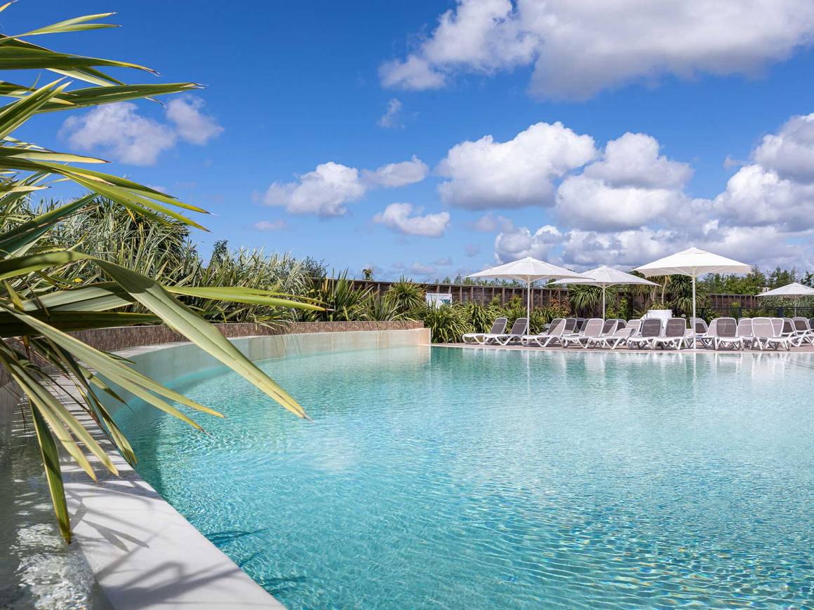 Water park, heated pool and slides at Le Pin Parasol campsite